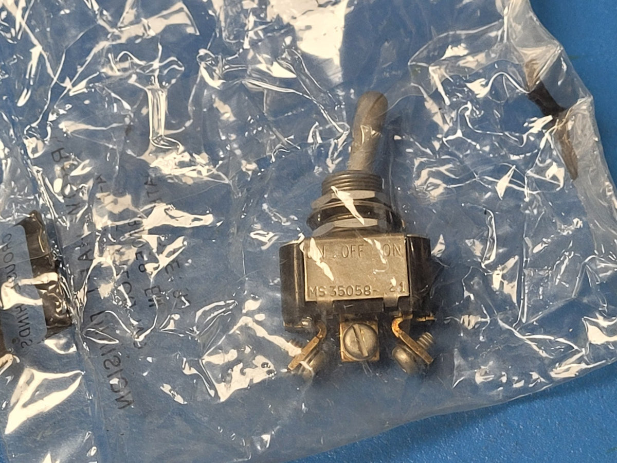(1 PC) MS35058-21 CROUSE Toggle Switch, SPDT, On-off-on, Latched, 25A ...