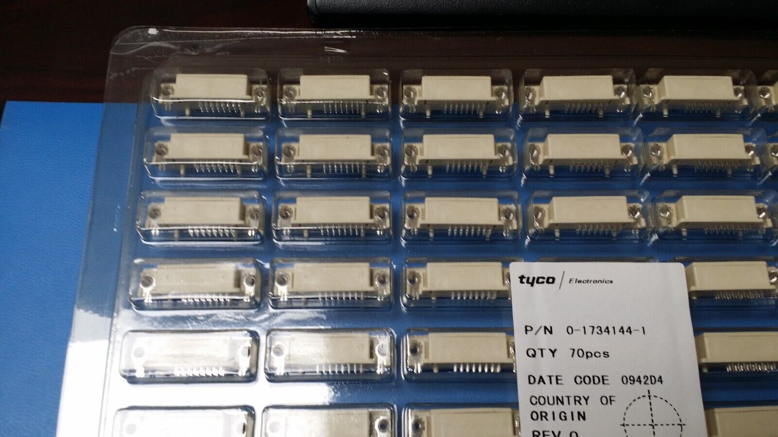 (70 PC) 1734144-1 TYCO ELECTRONICS CONN RCPT DVI-D DUAL 24POS R/A ROHS – Specialty Parts ...